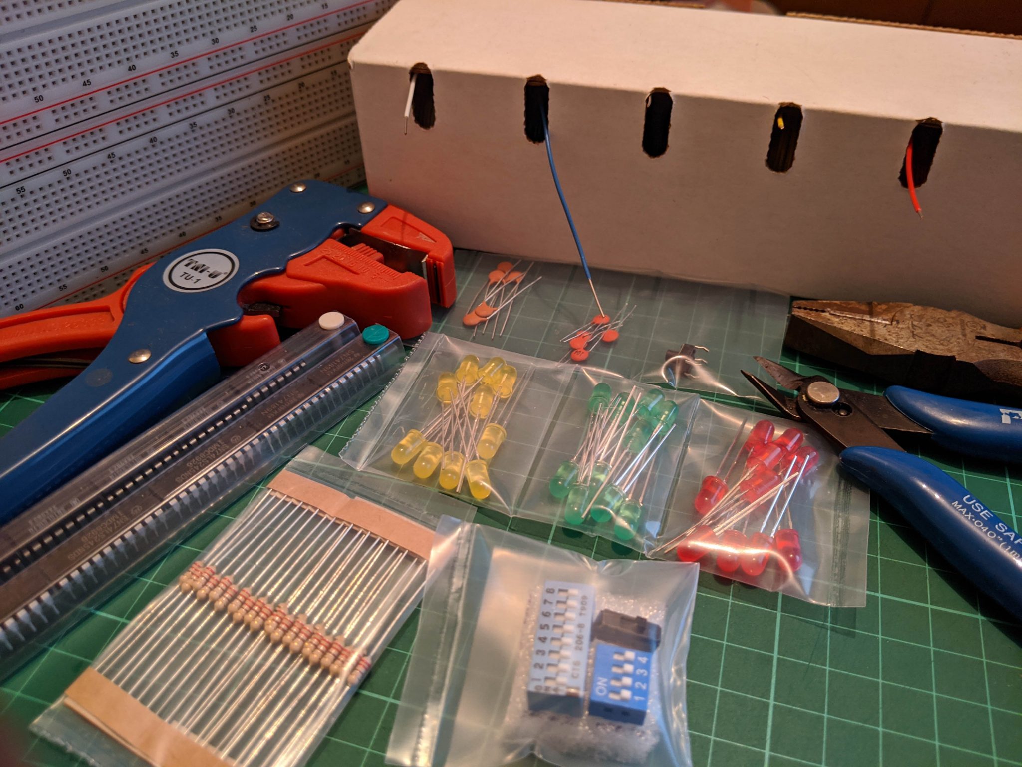 A Simple-as-Possible 8-bit Breadboard Computer – THE OKELO